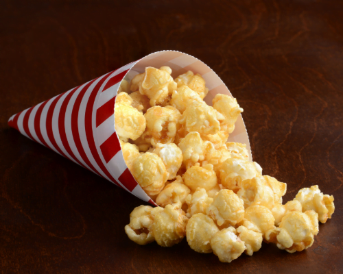 Lej popcornmaskine til din fest - Friske popcorn er et hit! 🍿